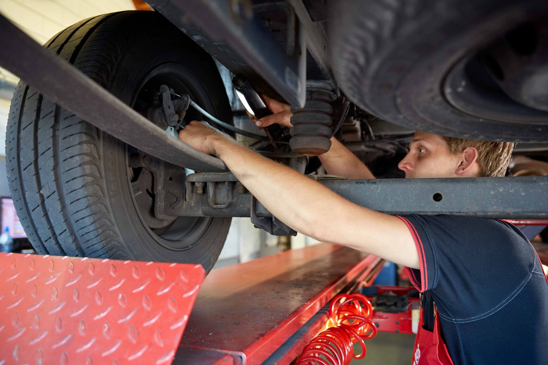 Laat uw auto vakkundig repareren bij Carservice Barneveld!